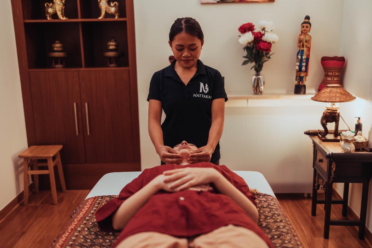 Thai face ritual